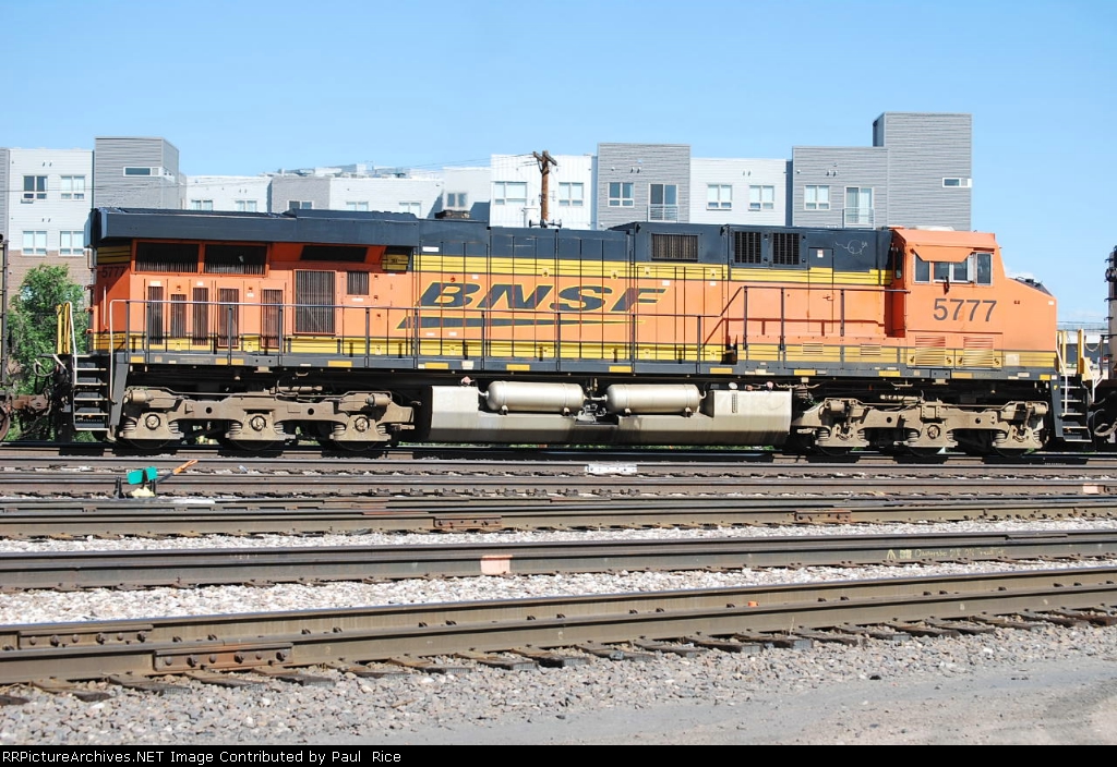 BNSF 5777